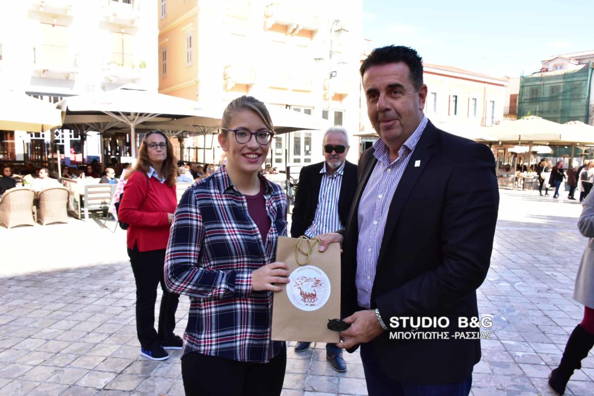 Η παγκόσμια πρωταθλήτρια στο σκάκι Σταυρούλα Τσολακίδου στο Ναύπλιο ...