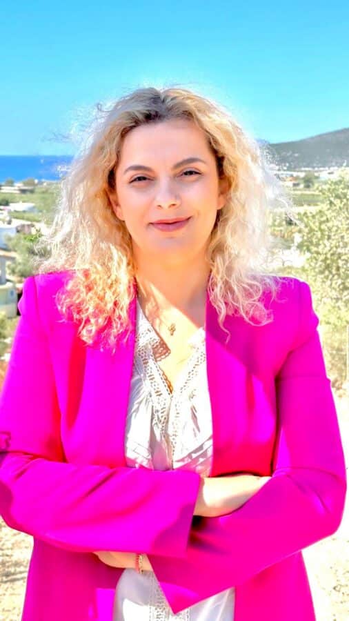 Υποψήφια με τη "ΔΥΝΑΤΗ ΕΡΜΙΟΝΙΔΑ" η Βίκυ Πραχαλιά - enpel.gr