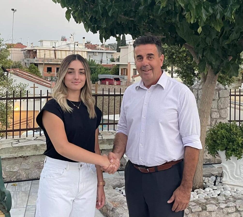 Στην παράταξη Κωστούρου η Βασιλική Συντρίκου - Ενημέρωση της Περ ...